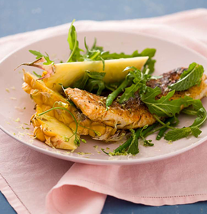 Fresh hake fillets & pineapple wedges recipe | WW TASTE