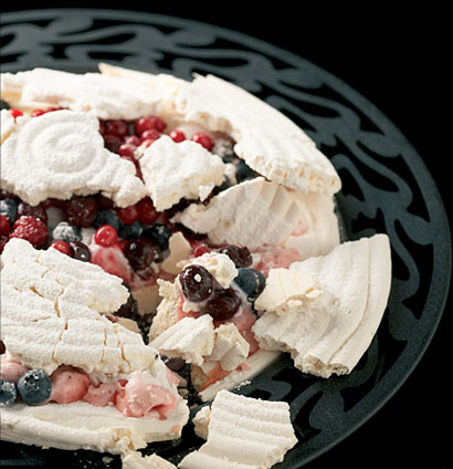 Vanilla meringue with fresh berries and frozen yoghurt | Woolworths TASTE