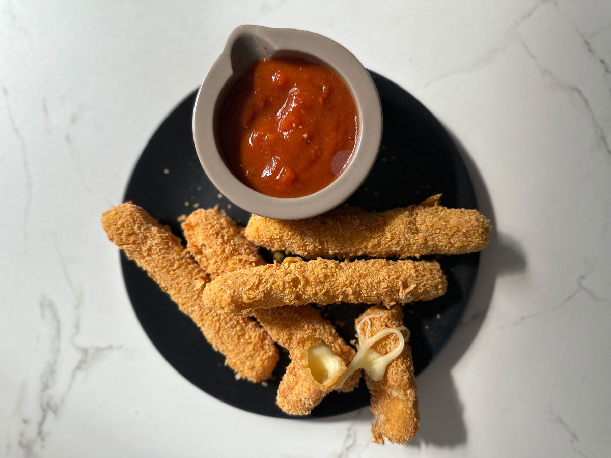 10-Minute crispy mozzarella sticks recipe | WW TASTE