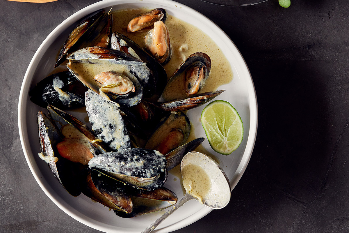Green curried mussels | Woolworths TASTE