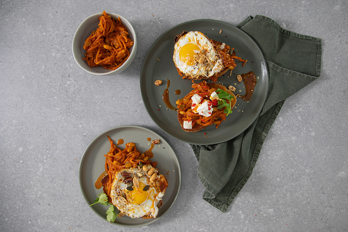 Crispy fried eggs and chakalaka bean salad recipe | WW TASTE