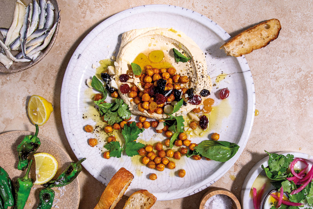 Loaded hummus & crunchy chickpeas recipe | WW TASTE